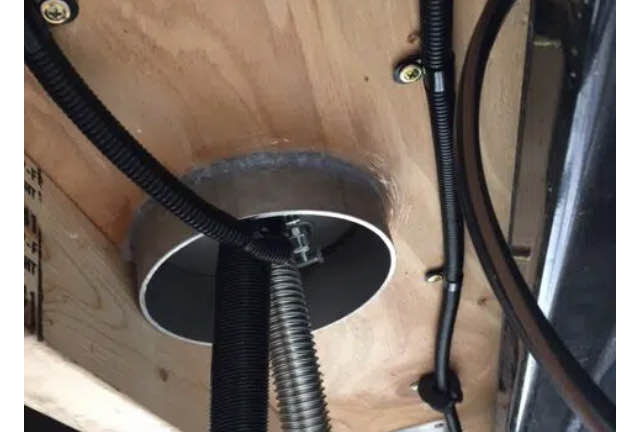 Round mounting plate mount the heater to wall or floor